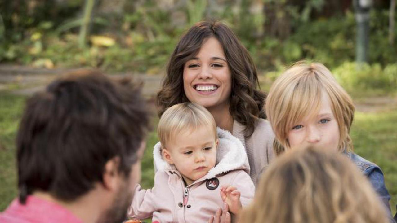 Clem dévoile ses deux "nouveaux enfants" avant la saison 9 | Premiere.fr